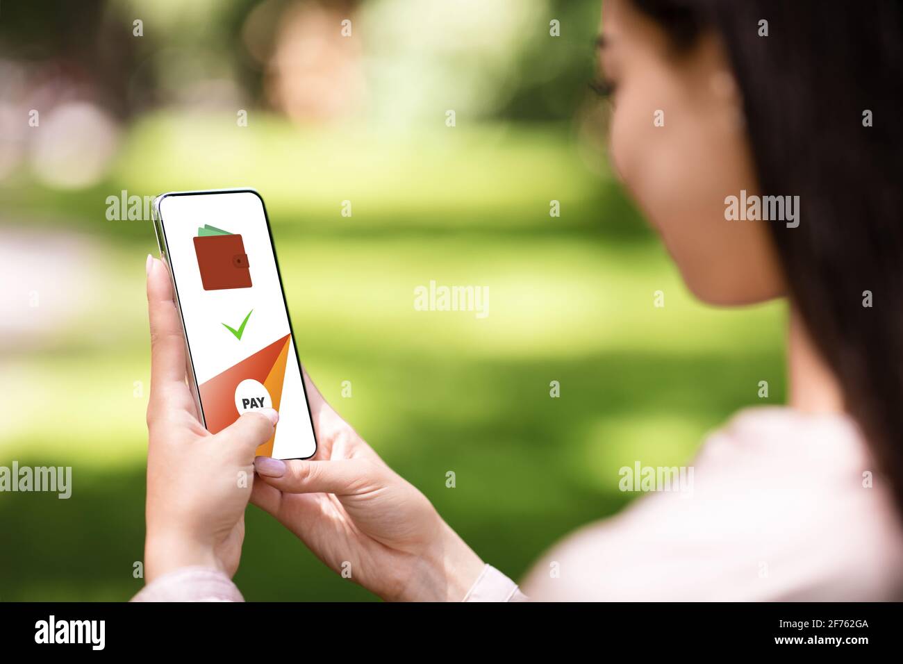 Paying app on phone hi-res stock photography and images - Alamy