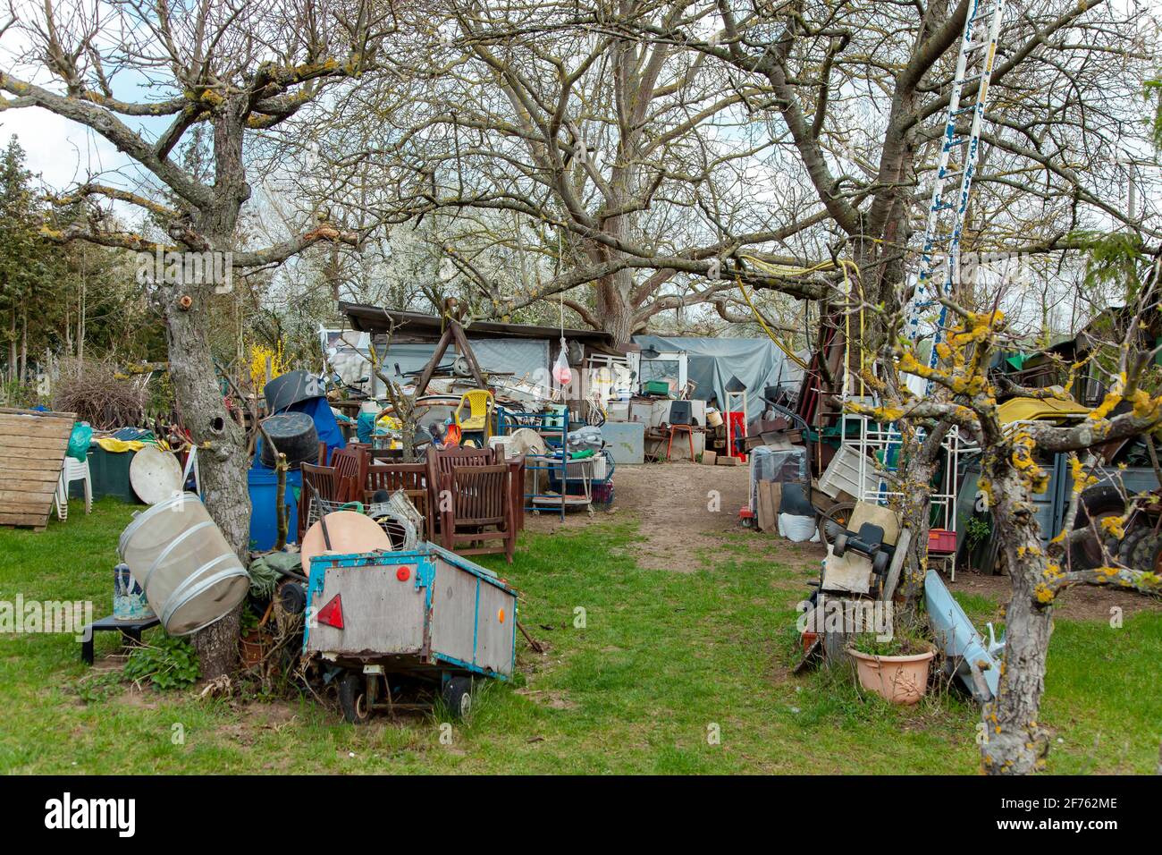 Collecting things garden hi-res stock photography and images - Alamy