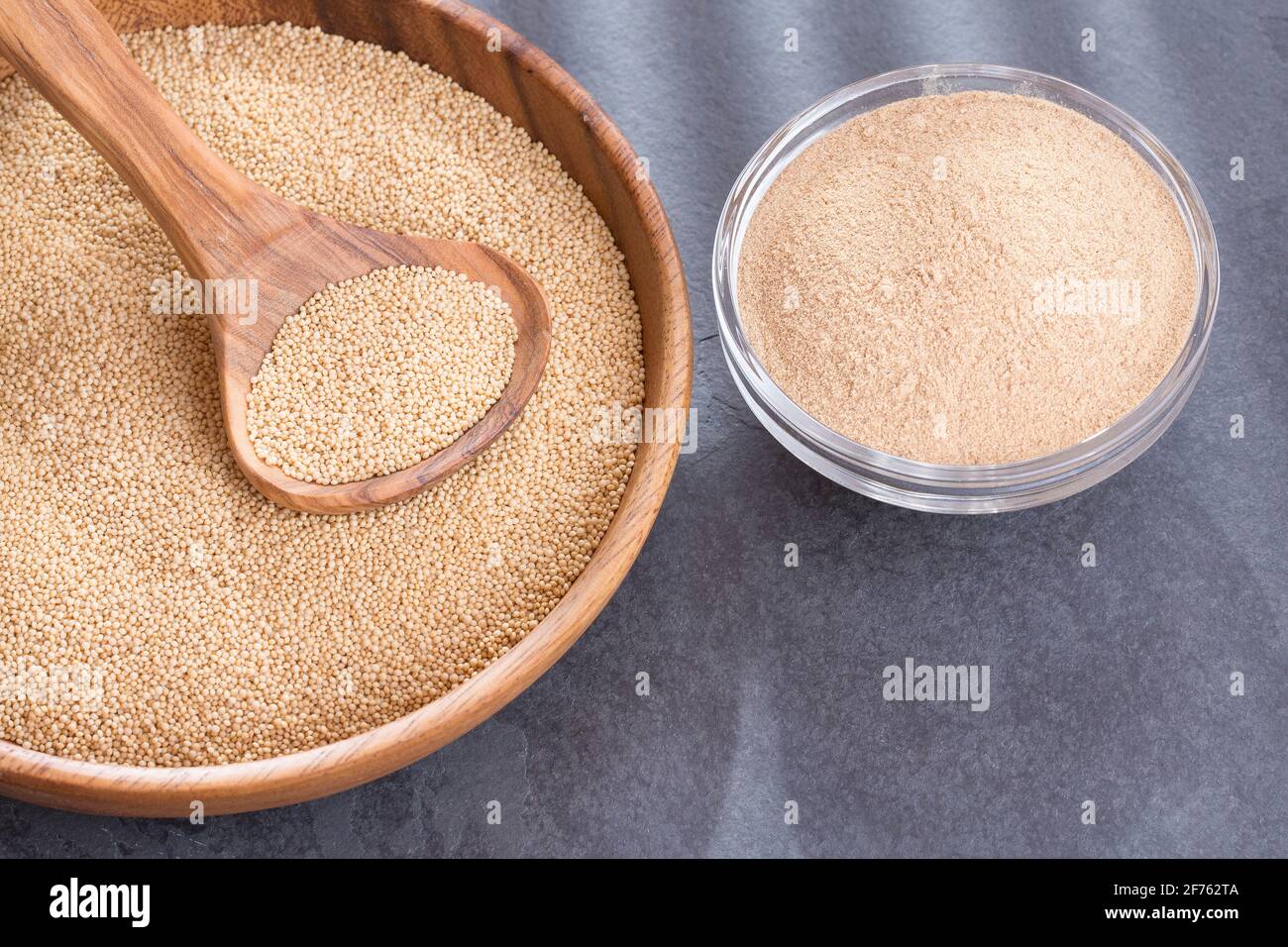 Amaranth seeds and powder - Amaranthus Stock Photo - Alamy