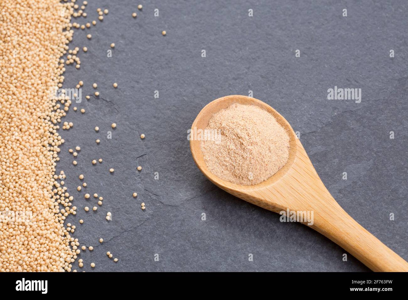 Amaranth seeds and powder - Amaranthus Stock Photo - Alamy