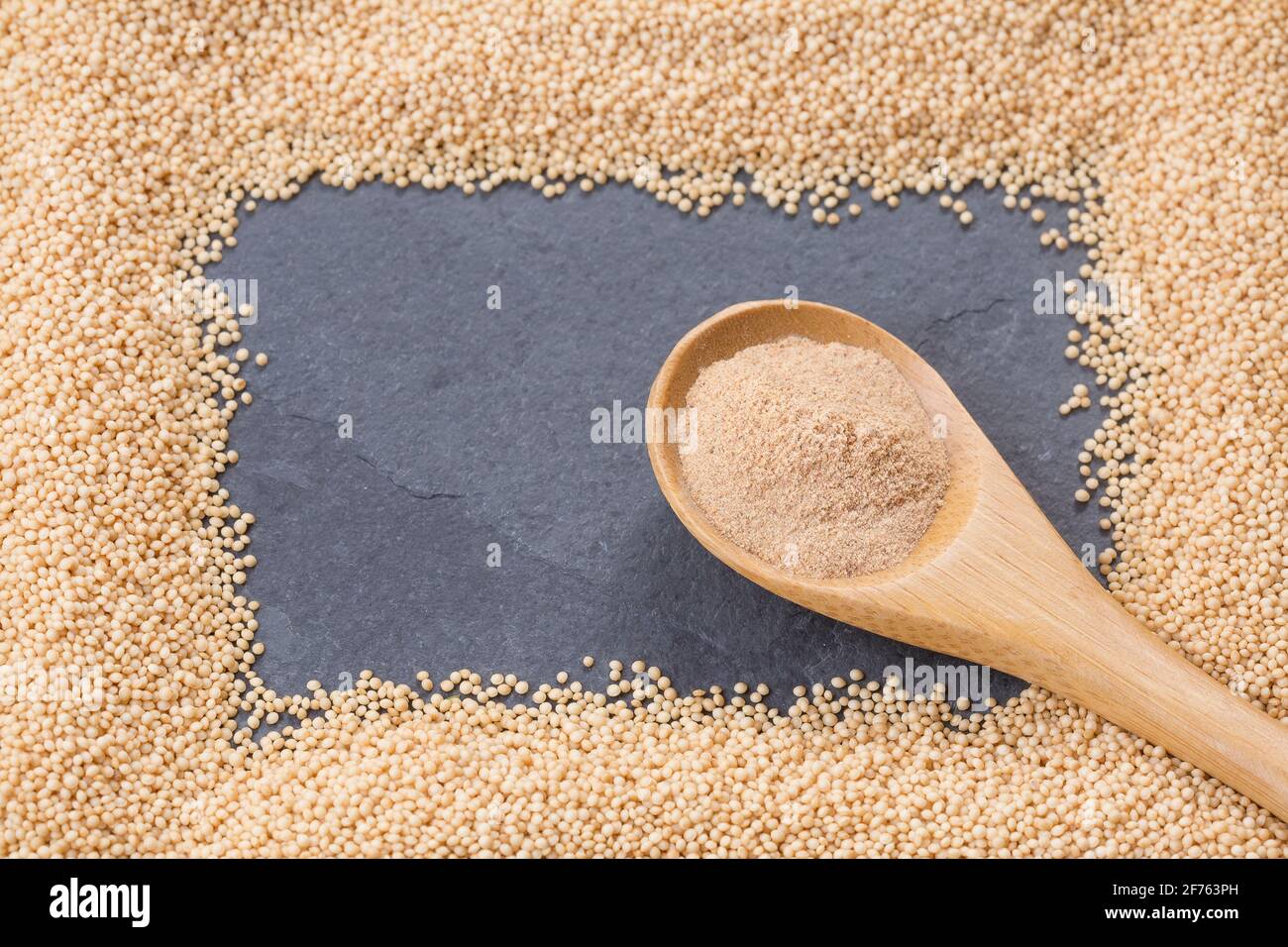 Amaranth seeds and powder - Amaranthus Stock Photo - Alamy