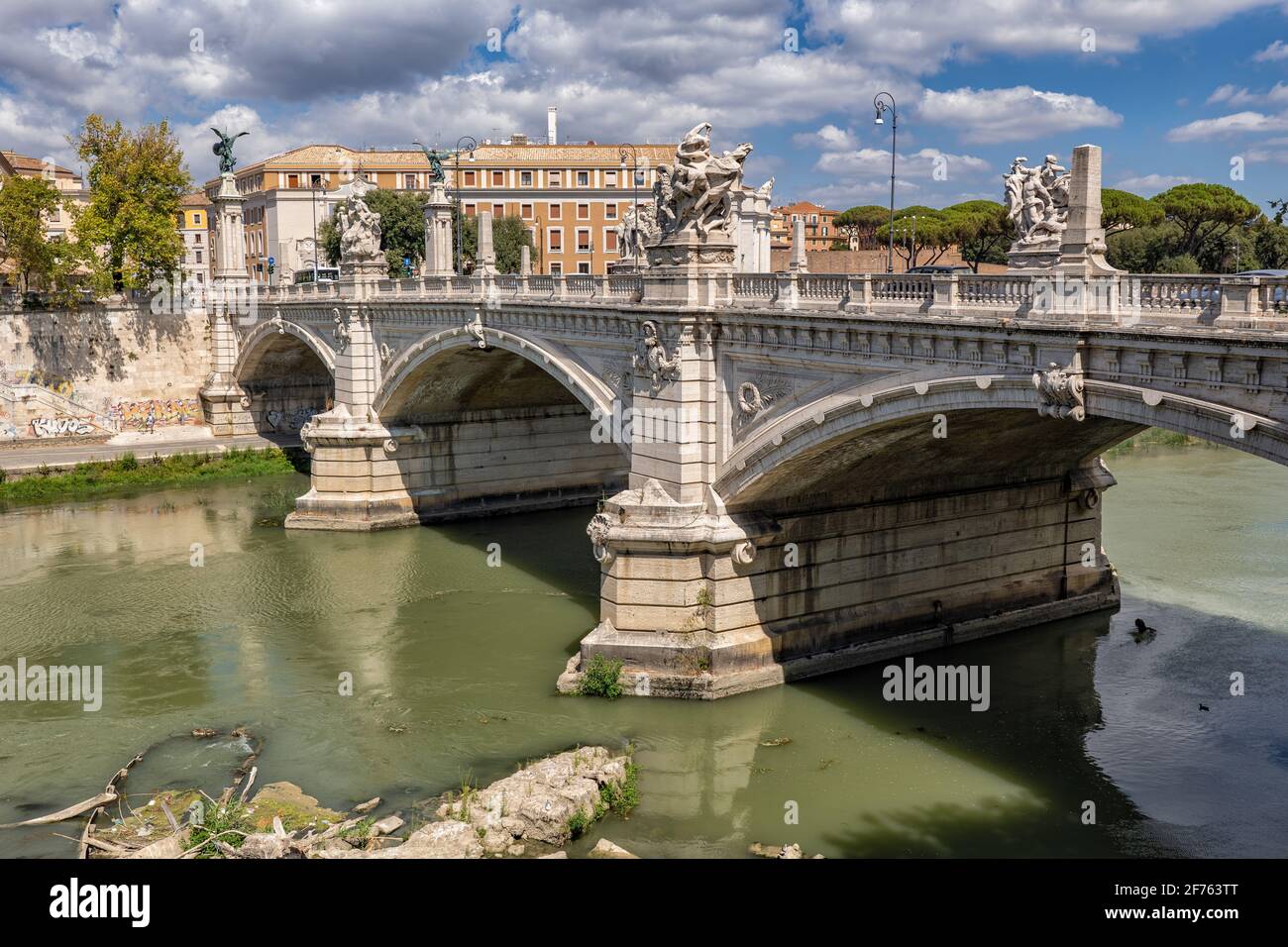Rome bridge hi-res stock photography and images - Alamy