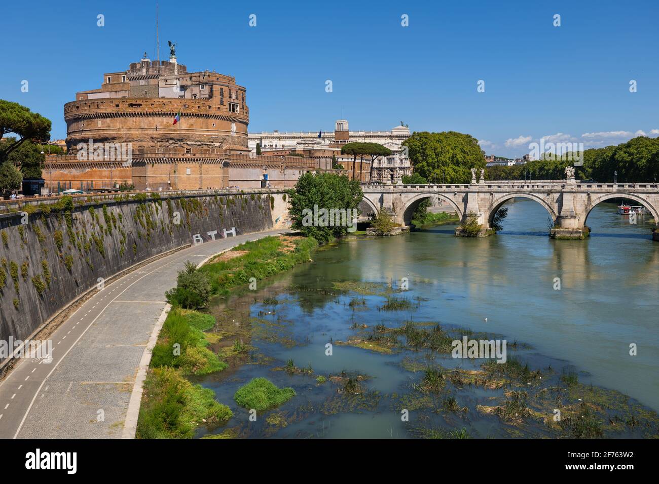 Italy, city of Rome, promenade along Tiber river to Castel Sant Angelo (Castle of the Holy Angel ...