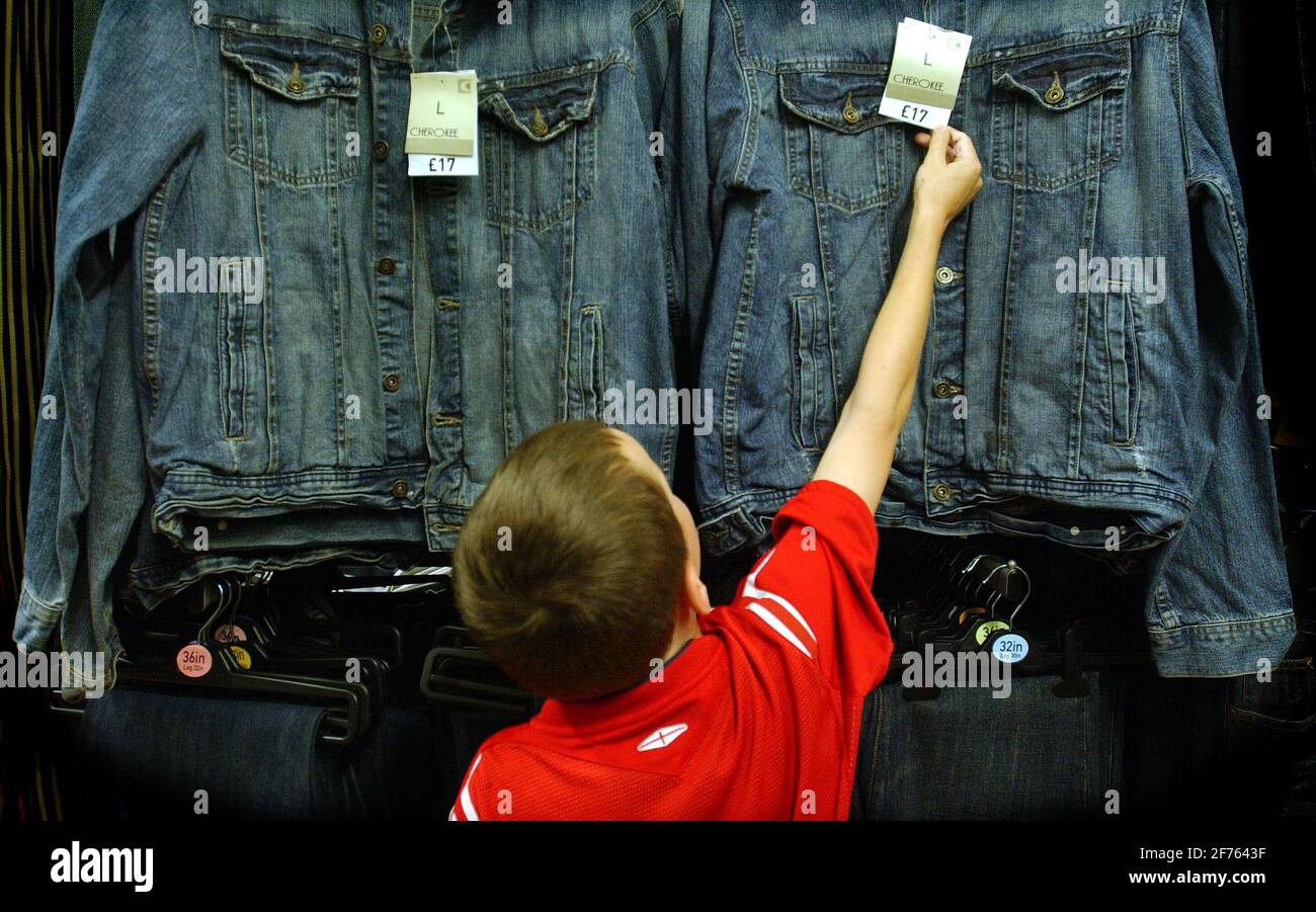 JEANS ON SALE AT TESCO,GALLOWS CORNER,ROMFORD.24/10/05 TOM PILSTON ...