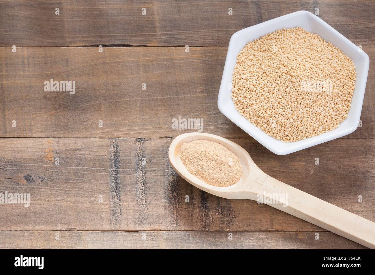 Amaranth seeds and powder - Amaranthus Stock Photo - Alamy