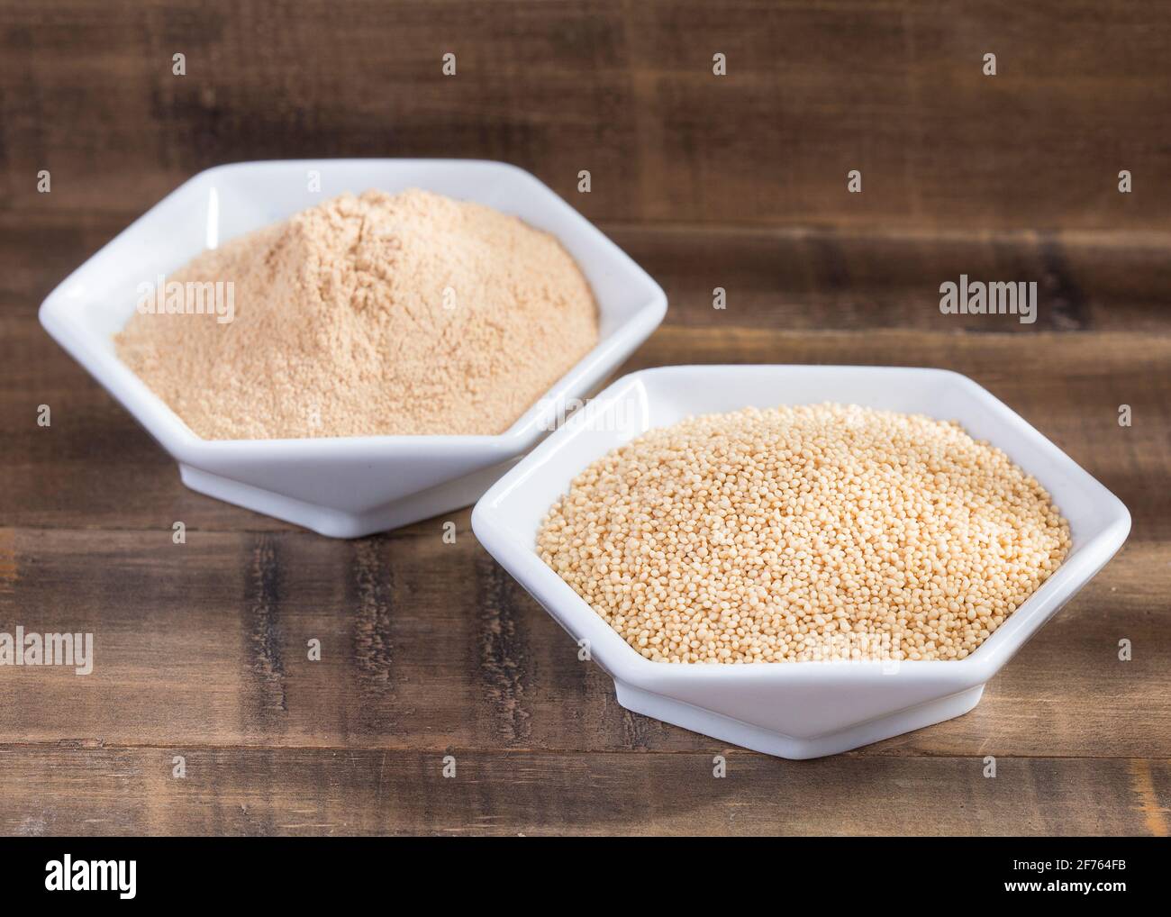 Amaranth seeds and powder - Amaranthus Stock Photo - Alamy