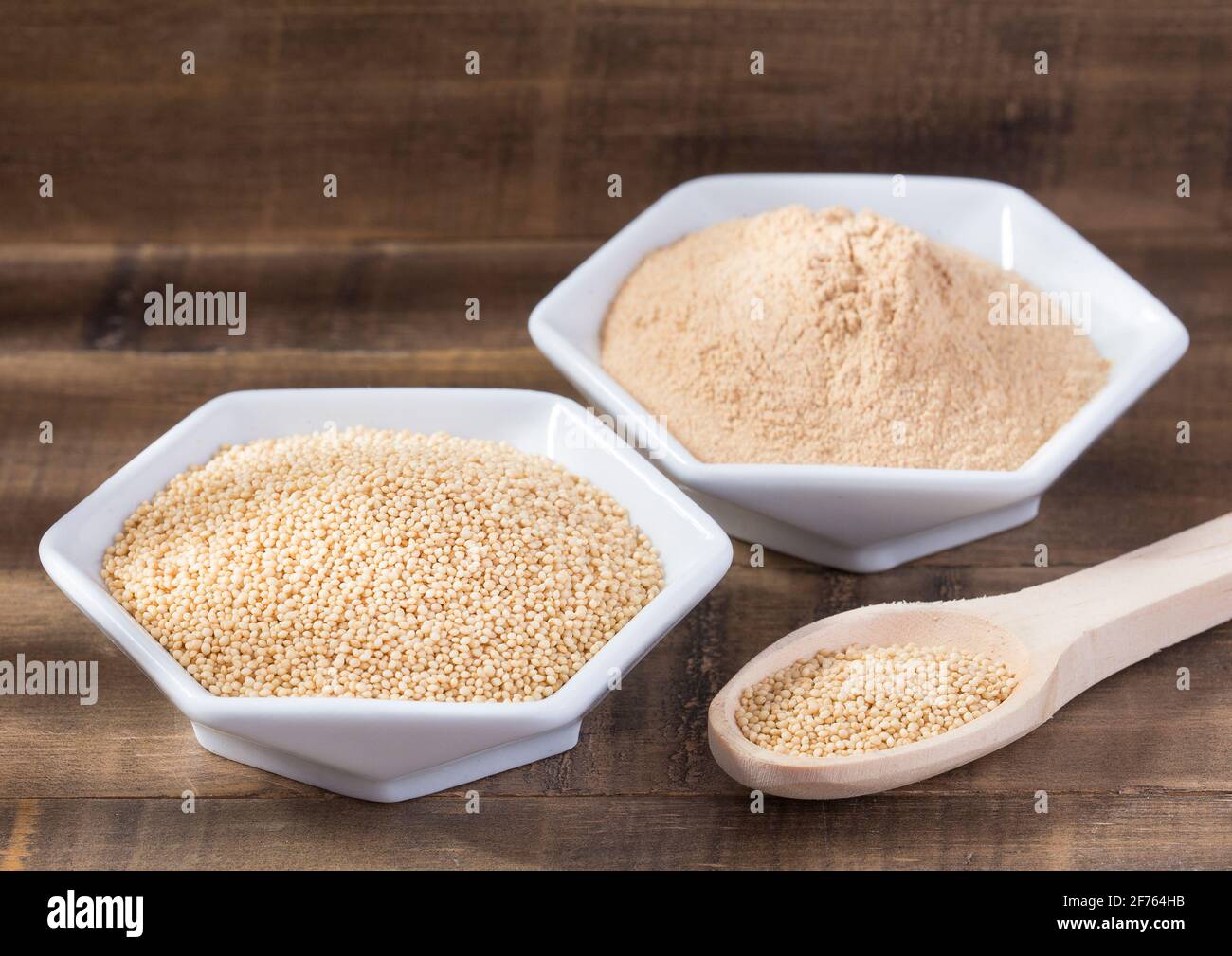 Amaranth seeds and powder - Amaranthus Stock Photo - Alamy