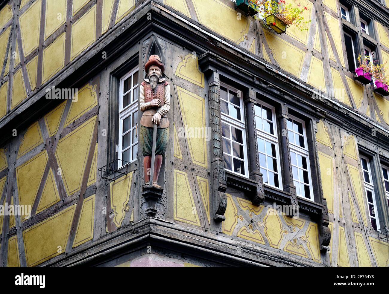 Wooden man statue hi-res stock photography and images - Alamy