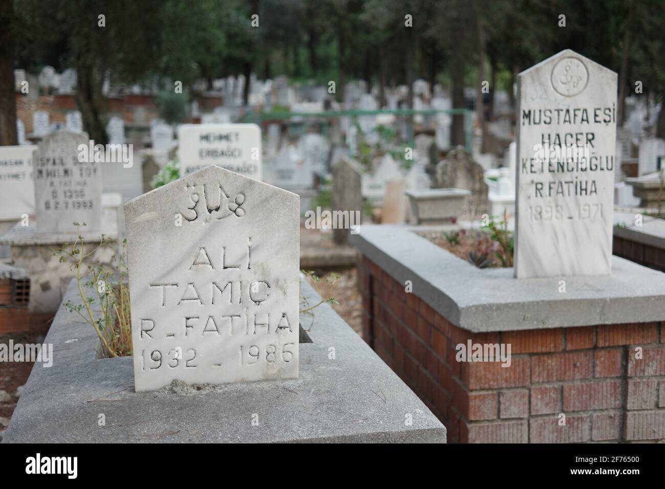 Graves and headstones at Muslim cemetery Stock Photo - Alamy