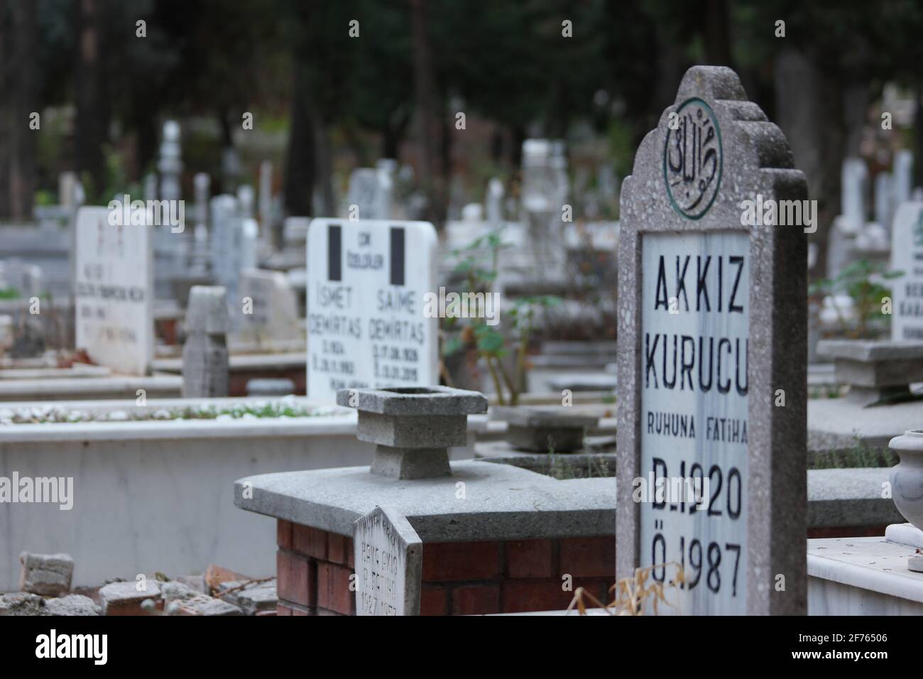 Headstone at Muslim cemetery in Turkey Stock Photo - Alamy