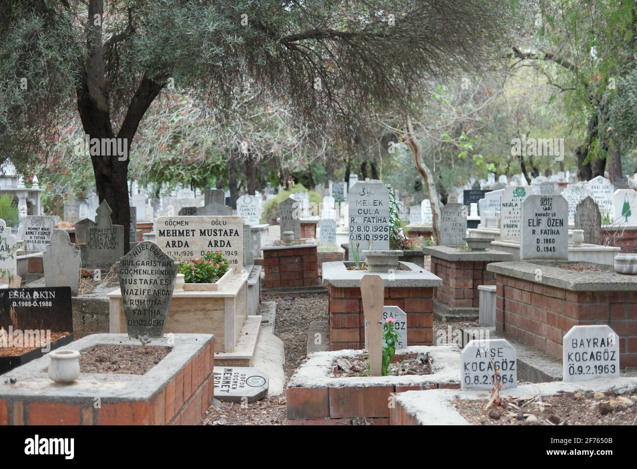Muslim cemetery with graves and tombstones Stock Photo - Alamy