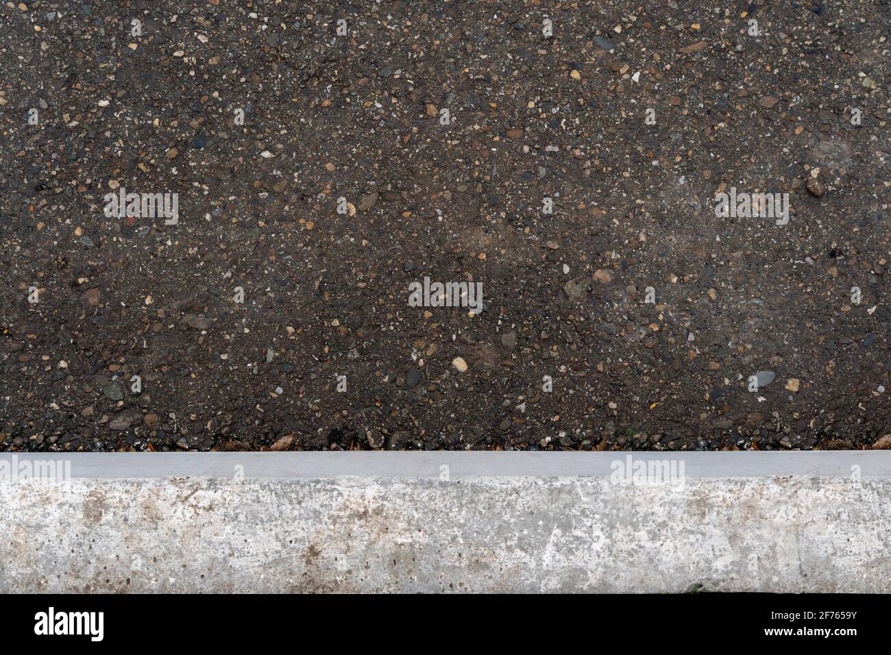 Texture of wet road asphalt with border Stock Photo - Alamy
