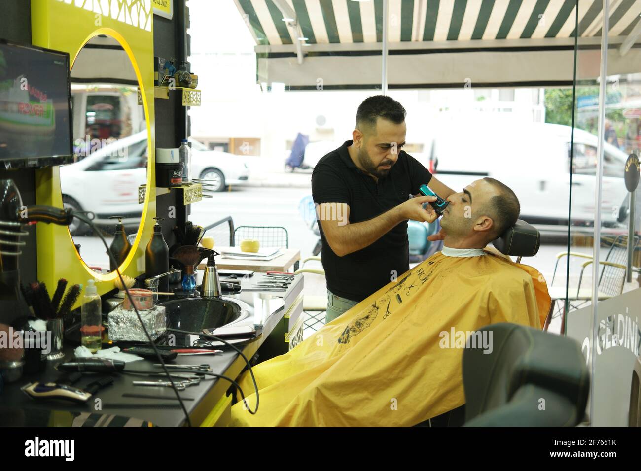Barbershop service hi-res stock photography and images - Alamy