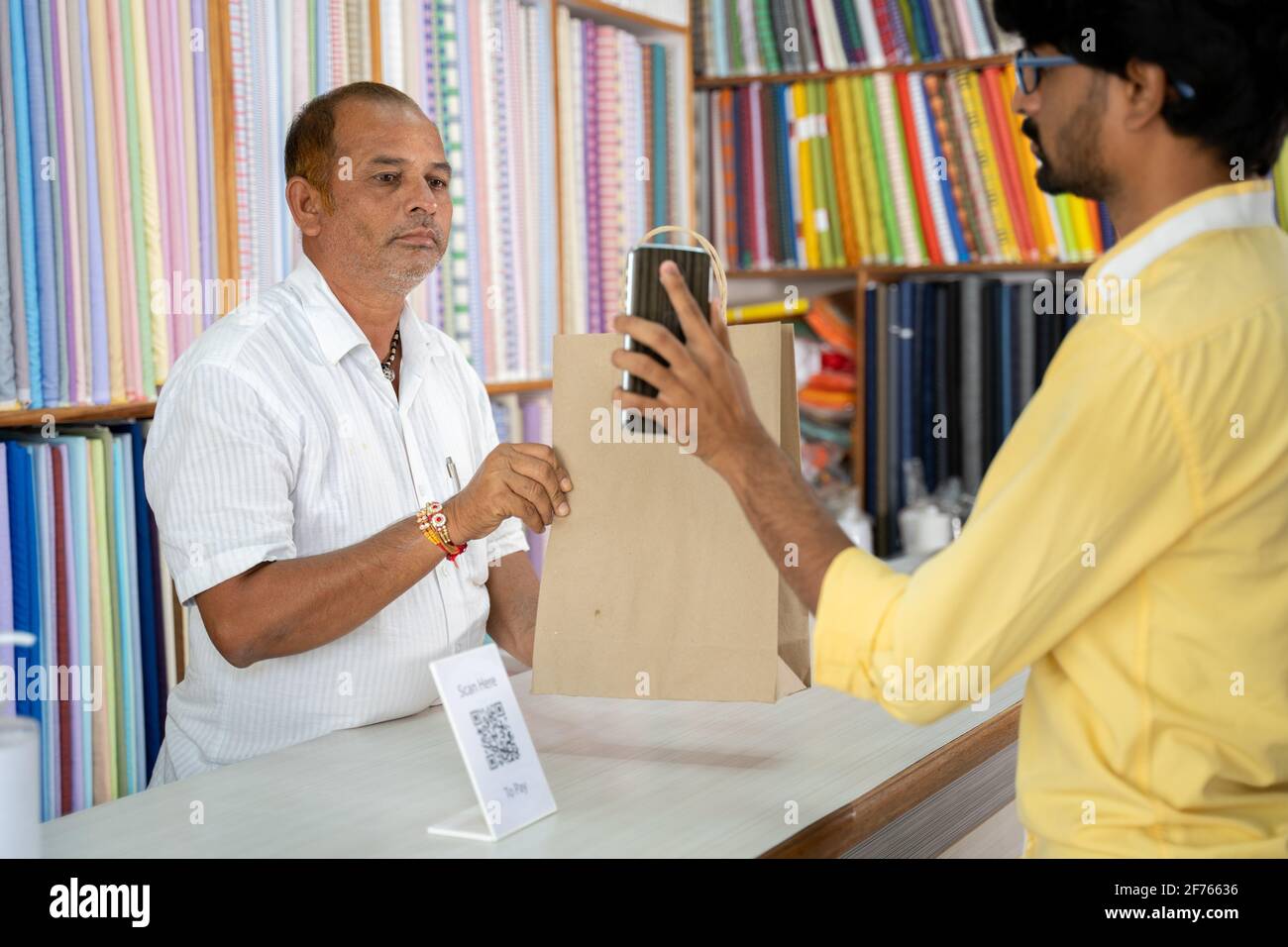 Payment method hi-res stock photography and images - Alamy