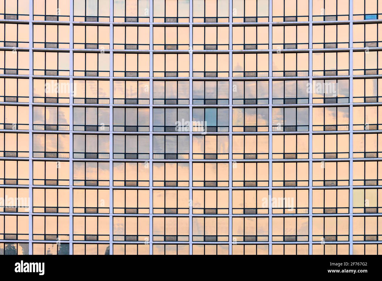 Chicago building architecture windows hi-res stock photography and ...