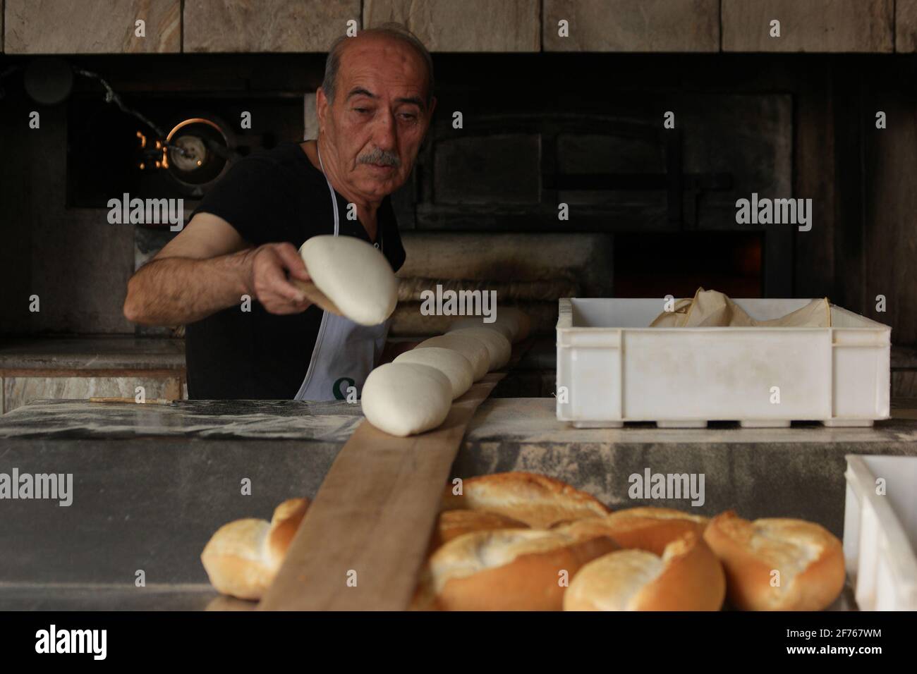 Chef baking bread hi-res stock photography and images - Alamy