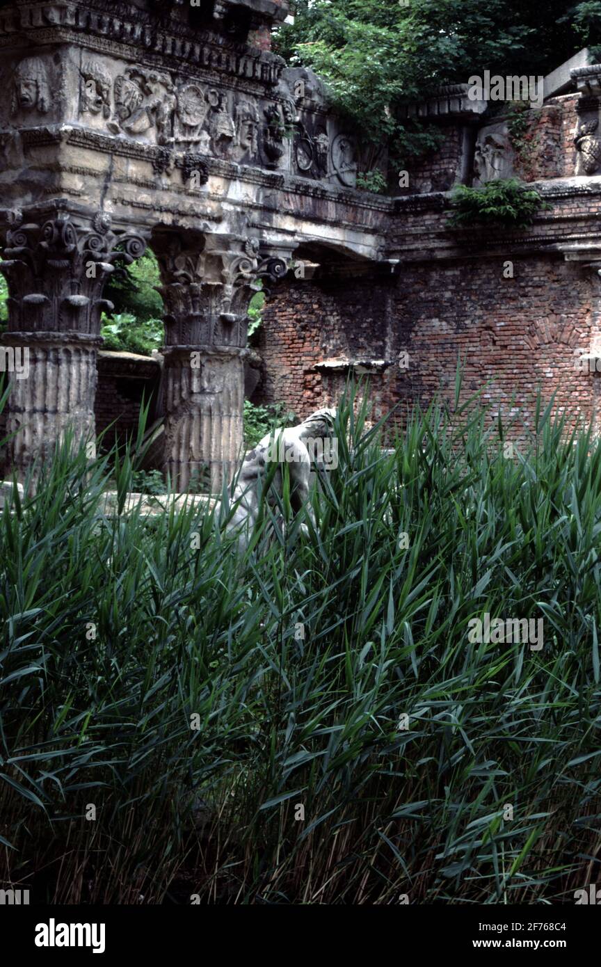 Vienna, Austria. 6/16/1990. Schonbrunn Palace. 1778 replica of Roman ...