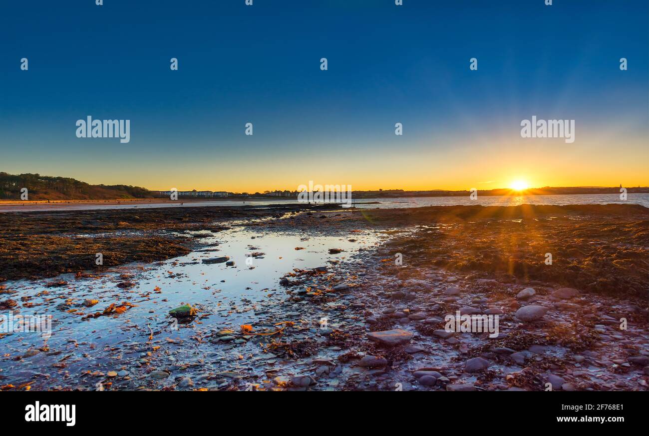 Beach sunset ireland hi-res stock photography and images - Alamy