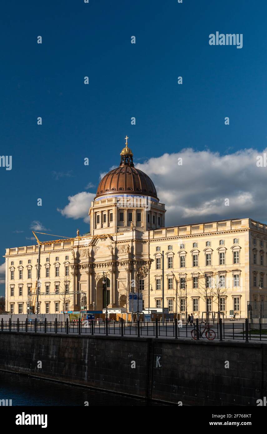 The reconstructed Berliner Schloss (palace) in Berlin city centre Stock ...