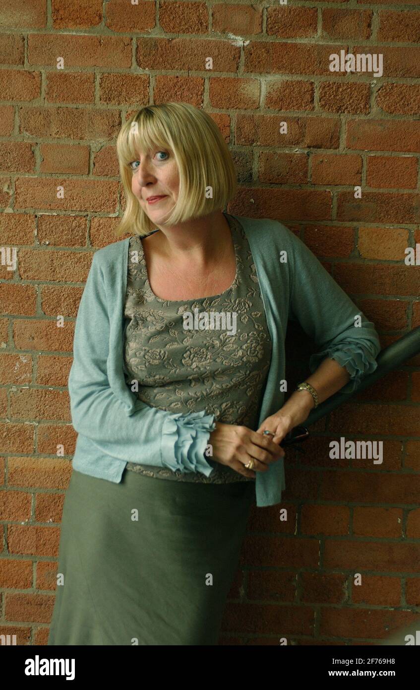 LYNNE TRUSS,19/10/05 TOM PILSTON Stock Photo - Alamy