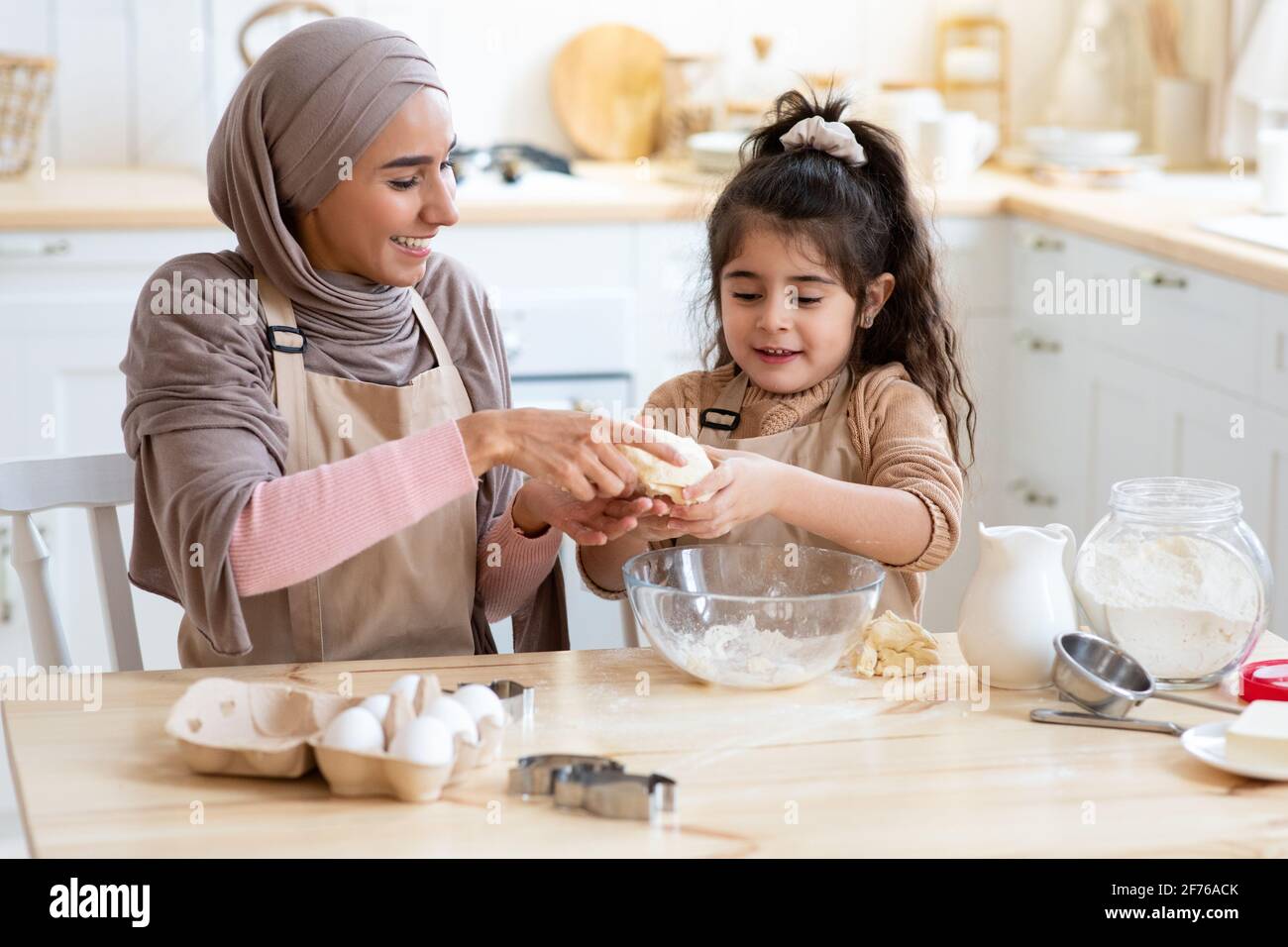 Arab mother and daughter cooking hi-res stock photography and images ...