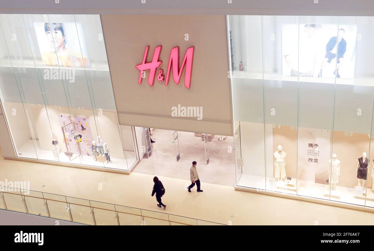 SHANGHAI, CHINA - APRIL 2, 2021 - No customers at a Swedish H&M ...