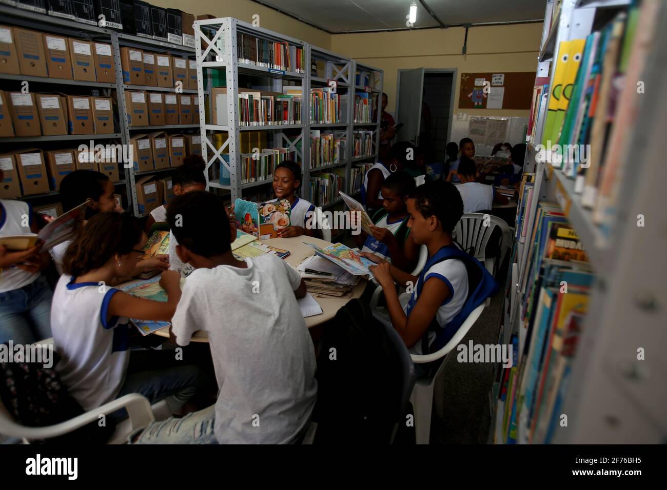 Grade school library students hi-res stock photography and images - Alamy