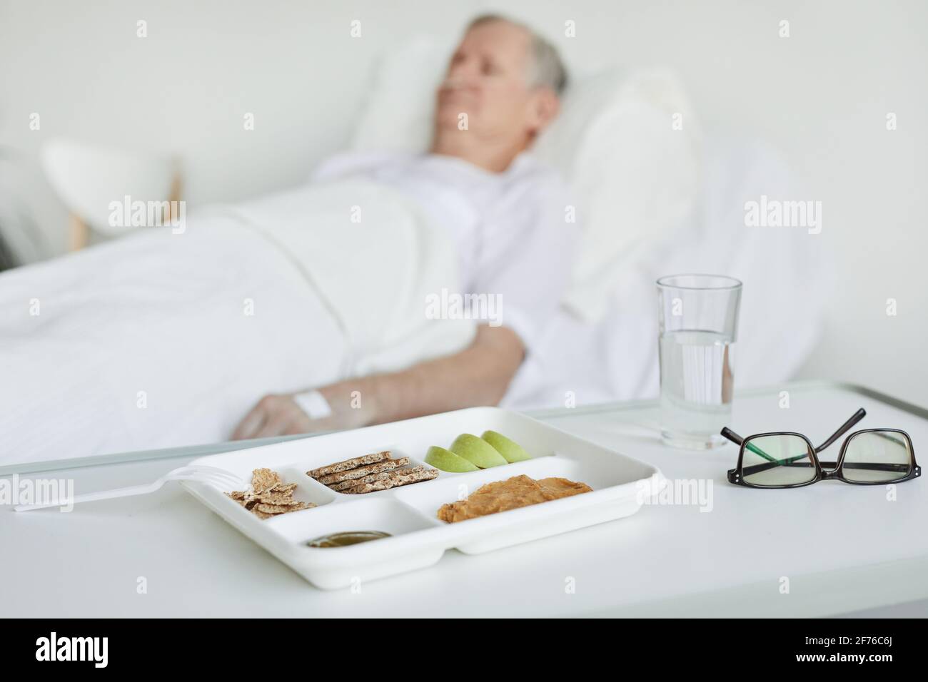 Hospital food tray hi-res stock photography and images - Alamy