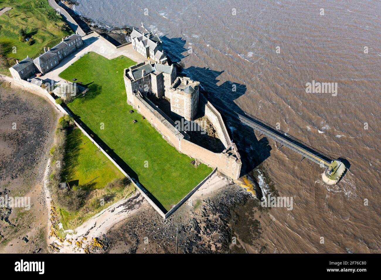 Castle on the forth hi-res stock photography and images - Alamy