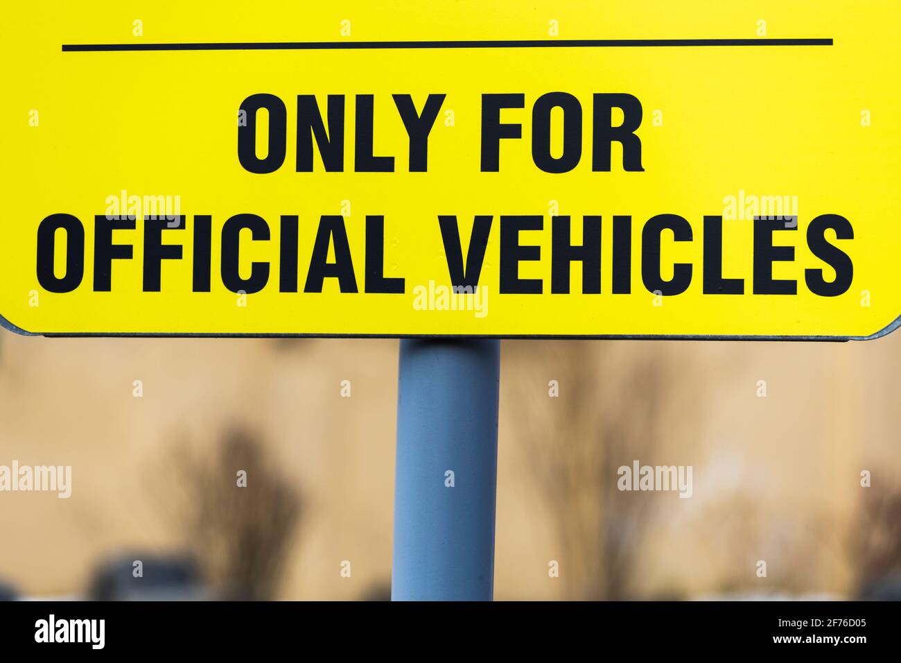 Employees only sign hi-res stock photography and images - Alamy