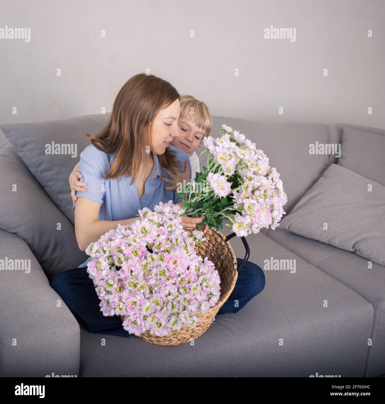 Hugs flowers hi-res stock photography and images - Alamy