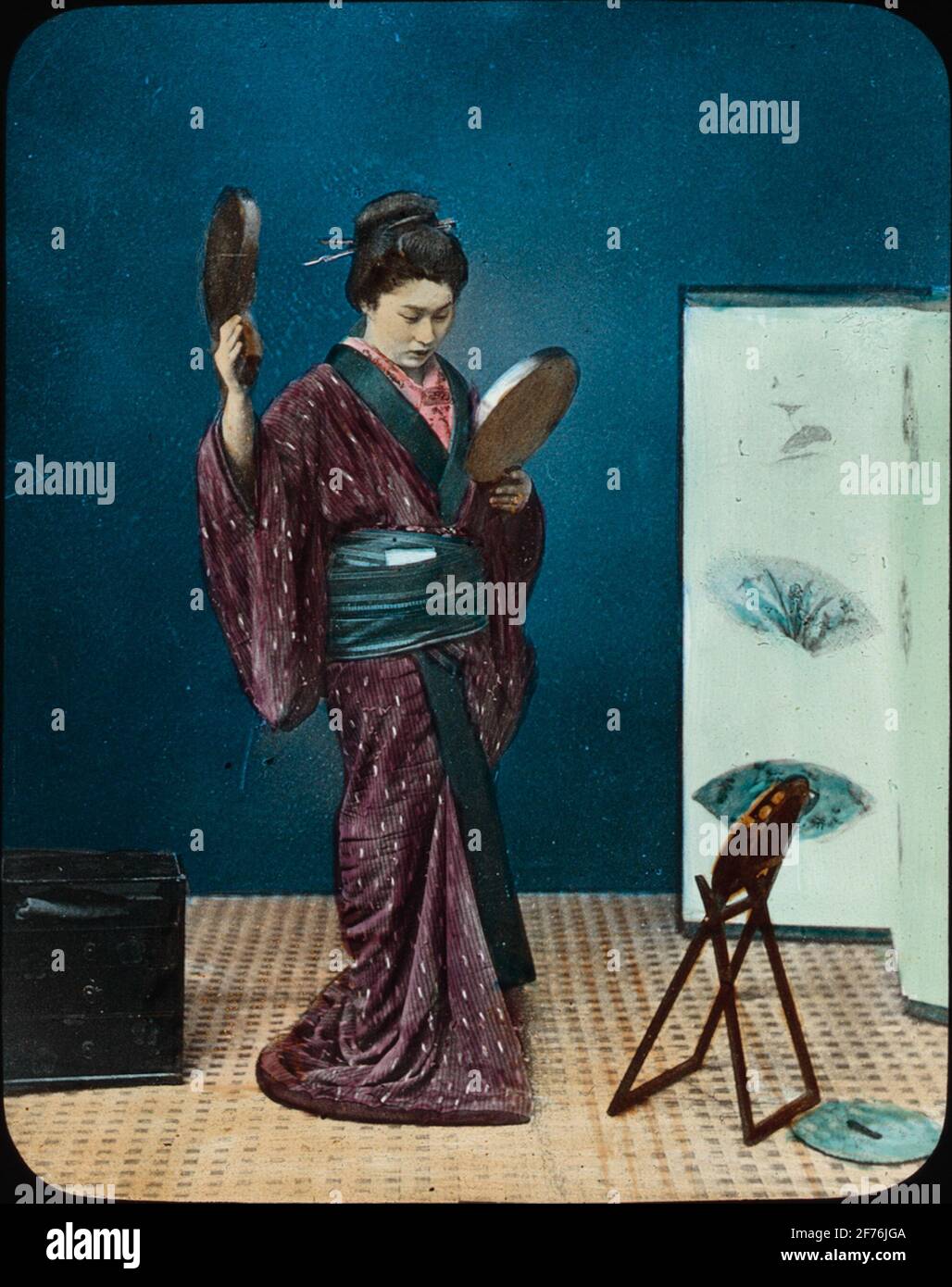 Colored skiolet icon with motifs of Geisha Stock Photo - Alamy Colored skiolet icon with motifs of Geisha Stock Photo - Alamy