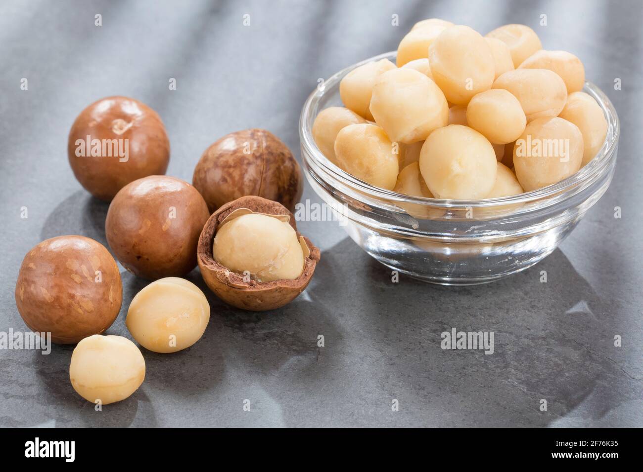 Macadamia nuts - Macadamia integrifolia Stock Photo - Alamy