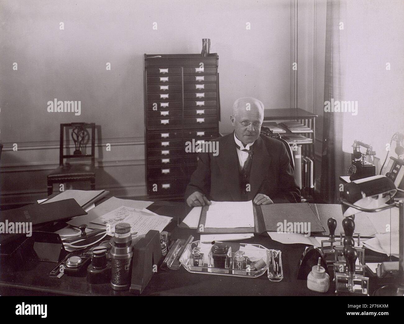 Bureau chief hi-res stock photography and images - Alamy