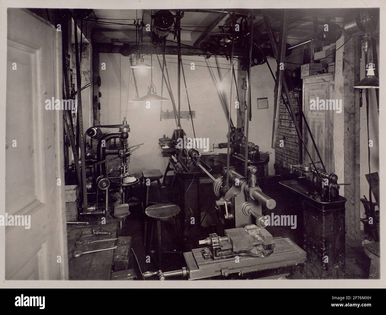 Early 1900s workshop hi-res stock photography and images - Alamy