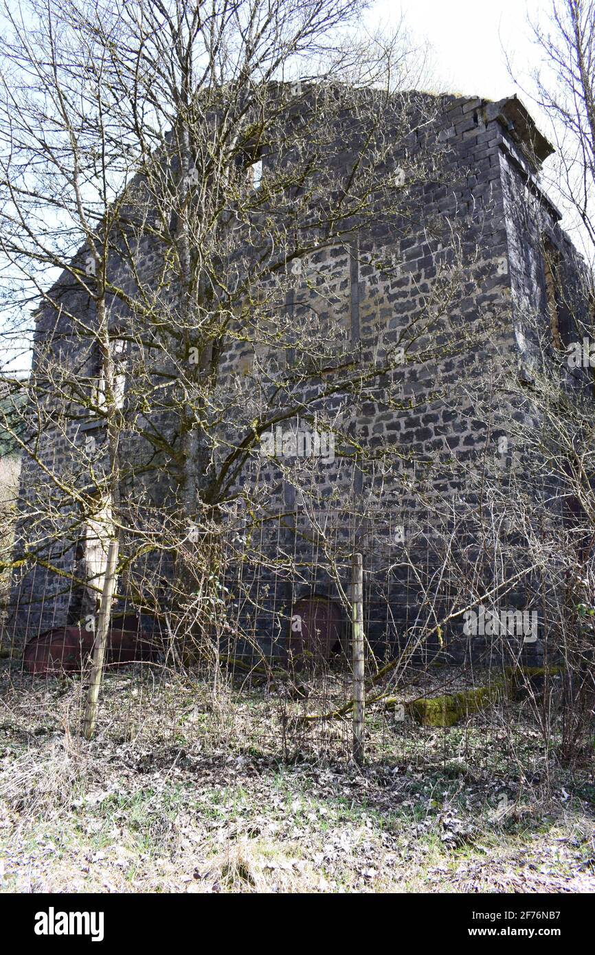 old mill ruin Stock Photo - Alamy