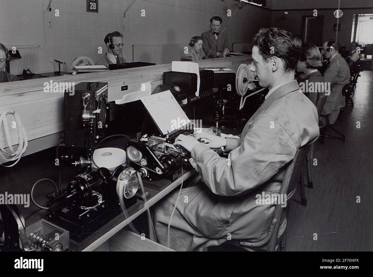 1940s radio station hi-res stock photography and images - Alamy