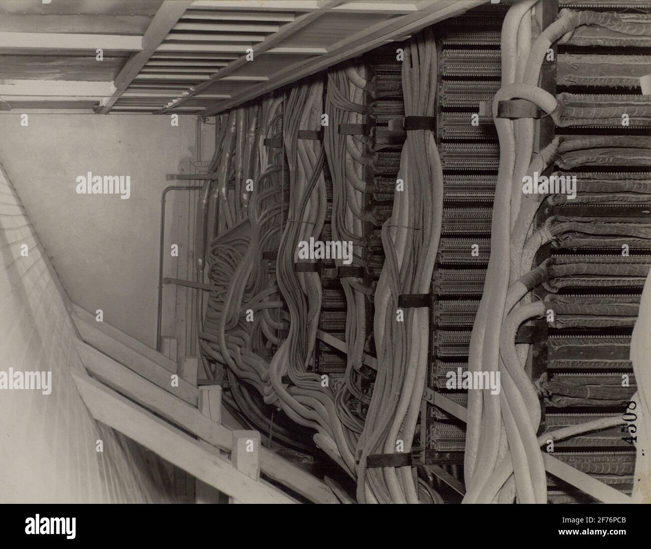 Skeppsbron 2. The handover, seen from above. The telephone station ship ...