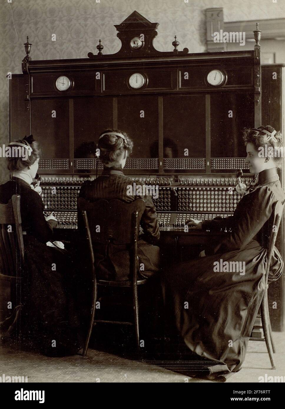 American telephone operators hi-res stock photography and images - Alamy