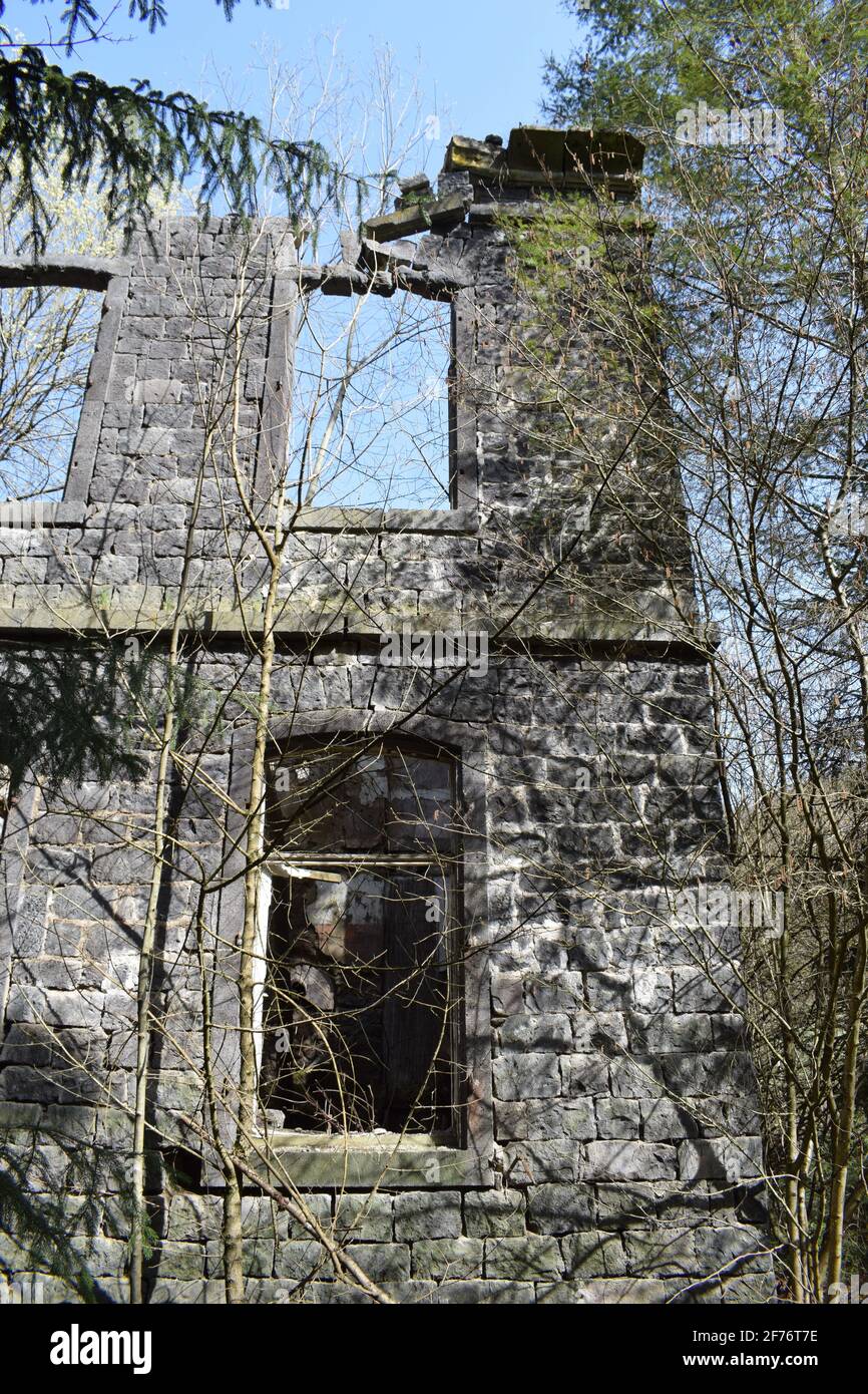 old mill ruin Stock Photo - Alamy