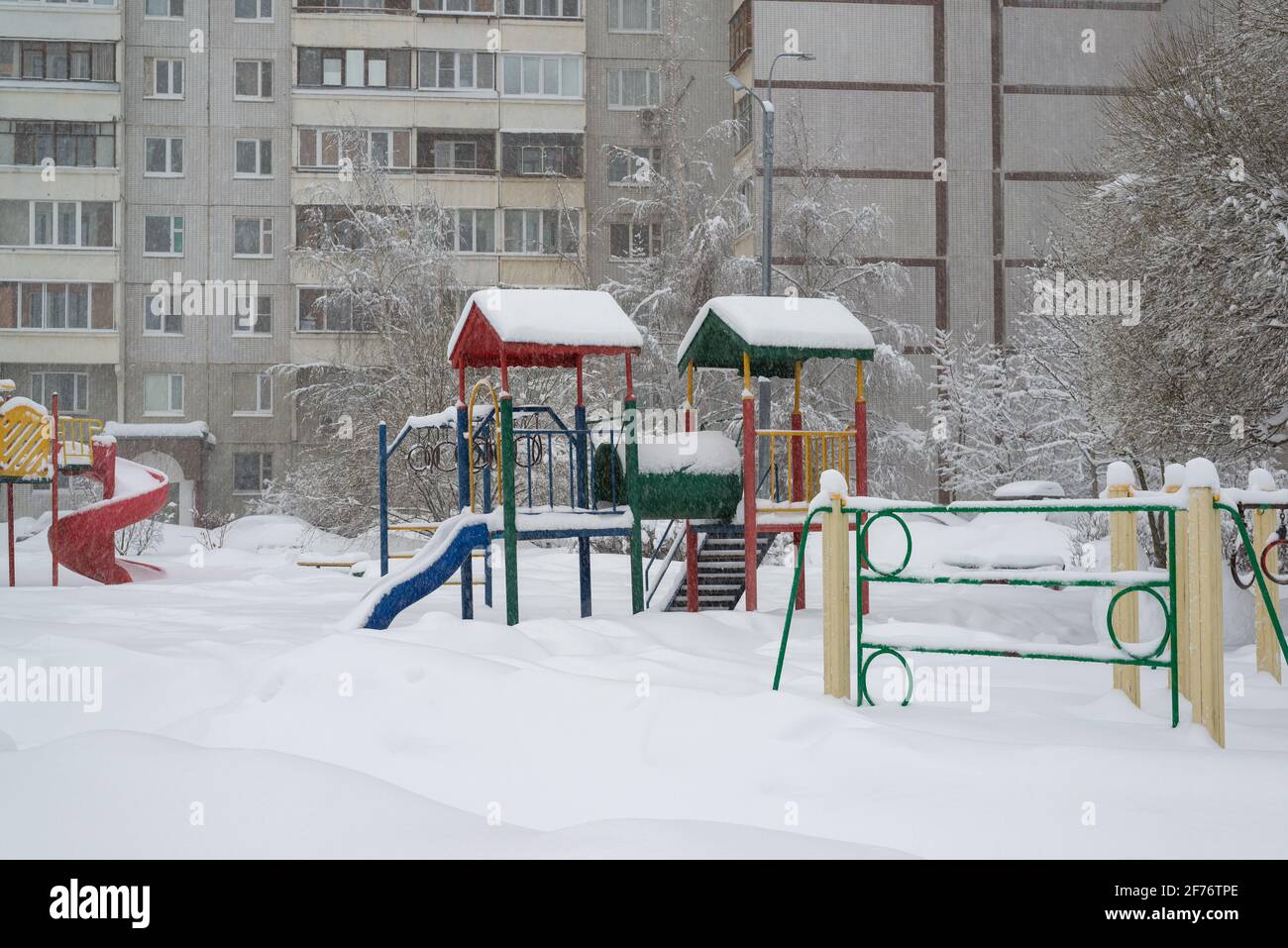 childrens play complex and bench in snow around building Stock Photo ...