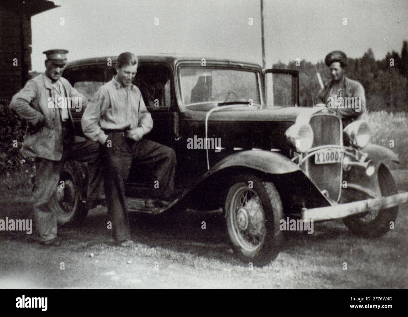 In Eastern Lake, Bjuråker 1948. From the left, team base August Lundin ...