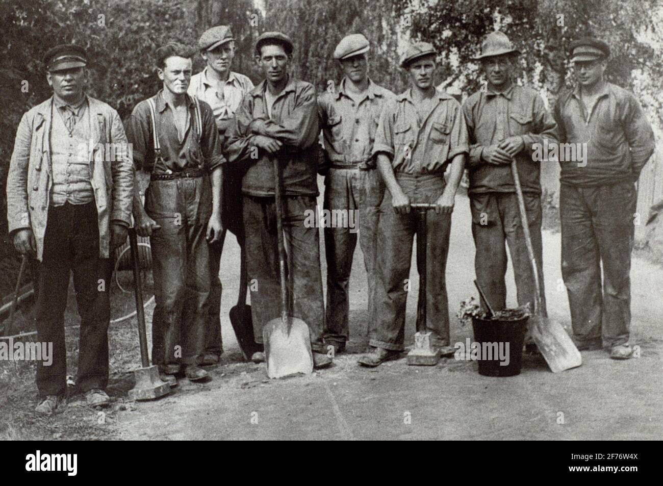 Cabelling in Ljusdal 1936. People from left team base Johan Thorell ...