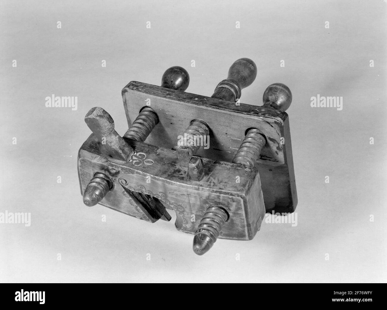 Adjustable spontage. Adjustable using AAV two screws. The picture is ...