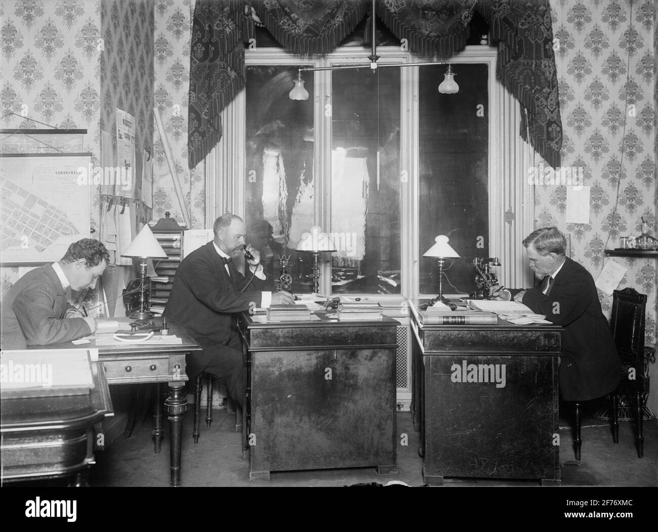 The line building agency Stock Photo - Alamy