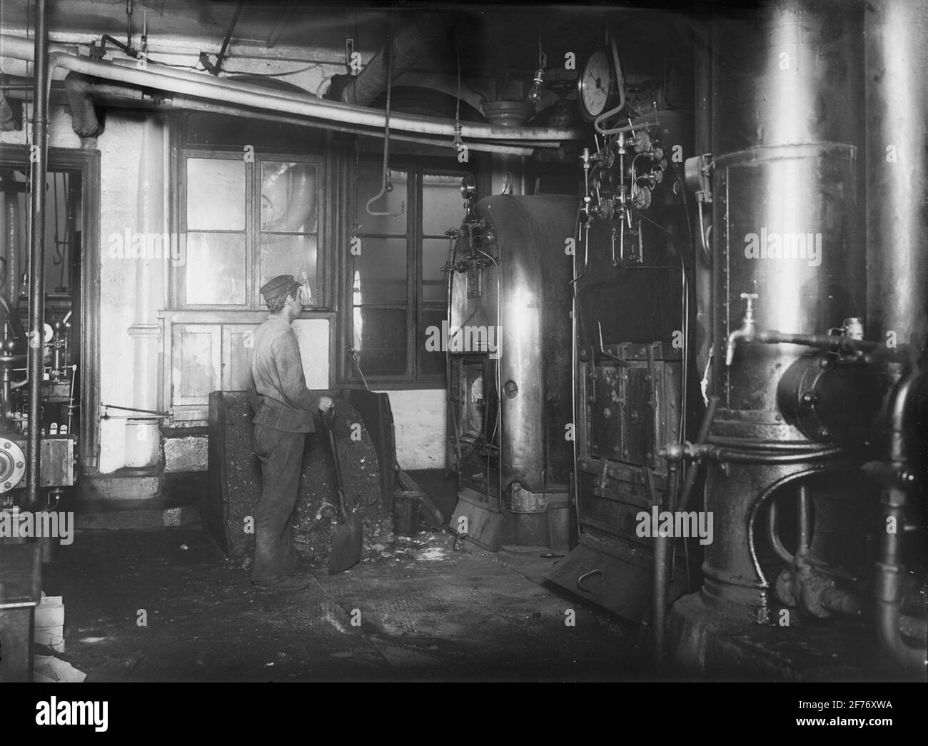 Boiler room Black and White Stock Photos & Images - Alamy