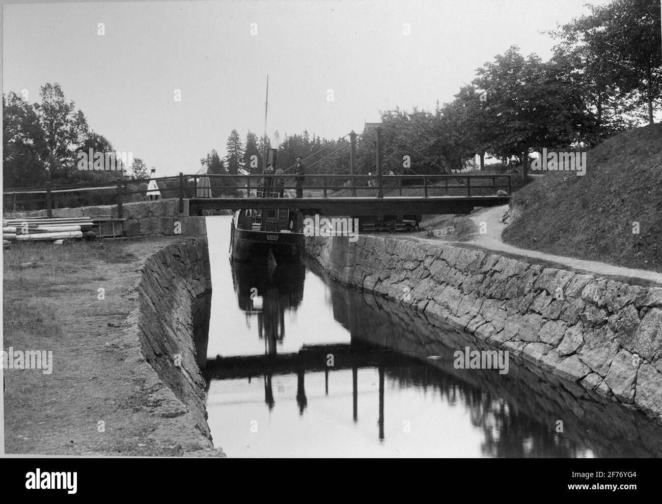 Sluice bridge Black and White Stock Photos & Images - Alamy