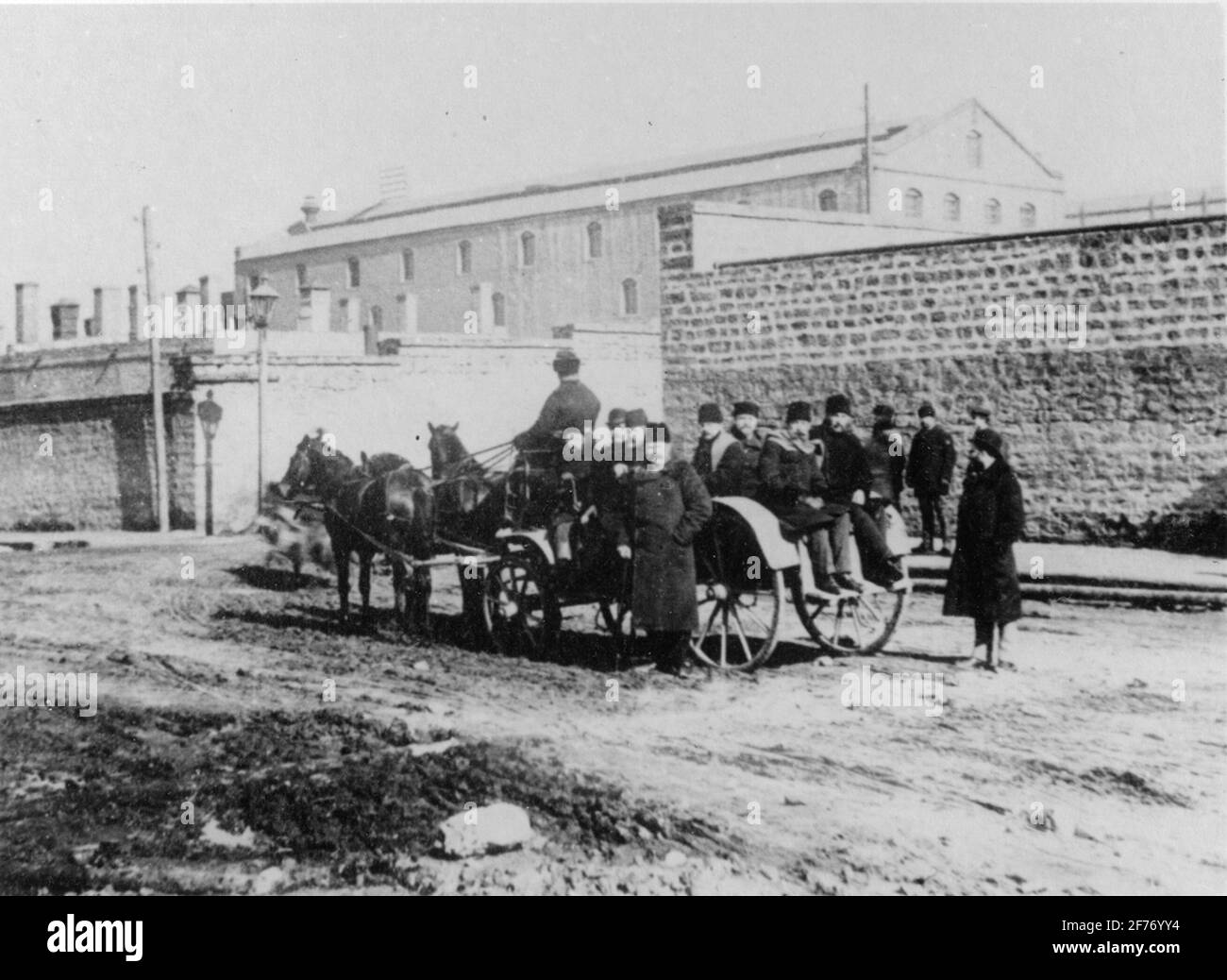 The new "tarantas", Baku.Filden is included in two large photo albums ...