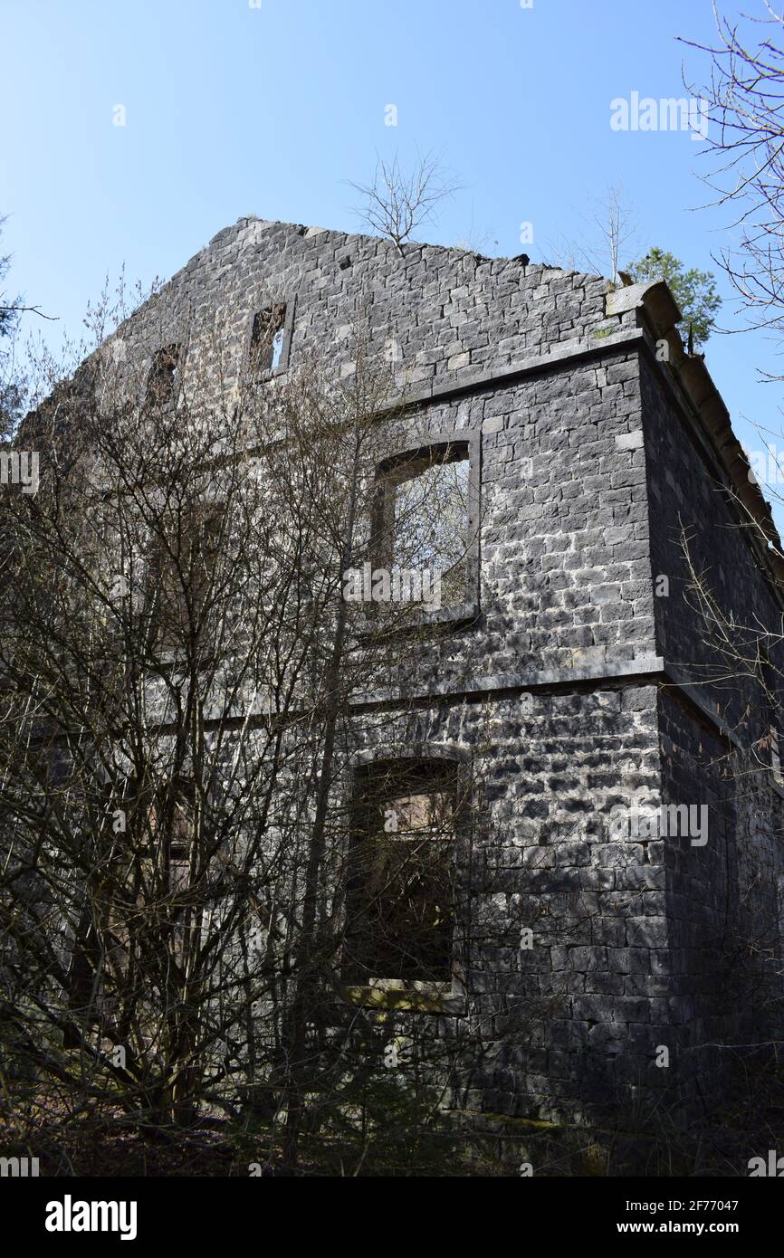 old mill ruin Stock Photo - Alamy