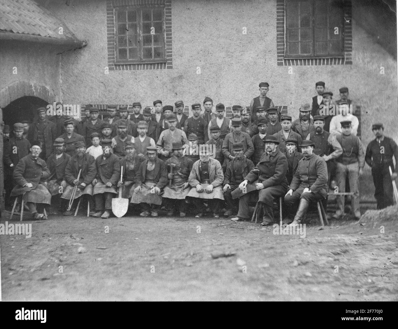 Group photography of workers and owners at Wedevågs (firewood) use ...